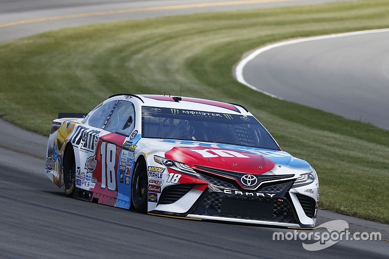 Kyle Busch beffa Martin Truex Jr. e conquista la pole a Pocono