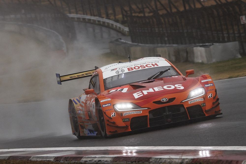スーパーGT富士公式テストが雨の中スタート。セッション1のトップは14号車ENEOS、2番手以下にミシュラン勢が続く