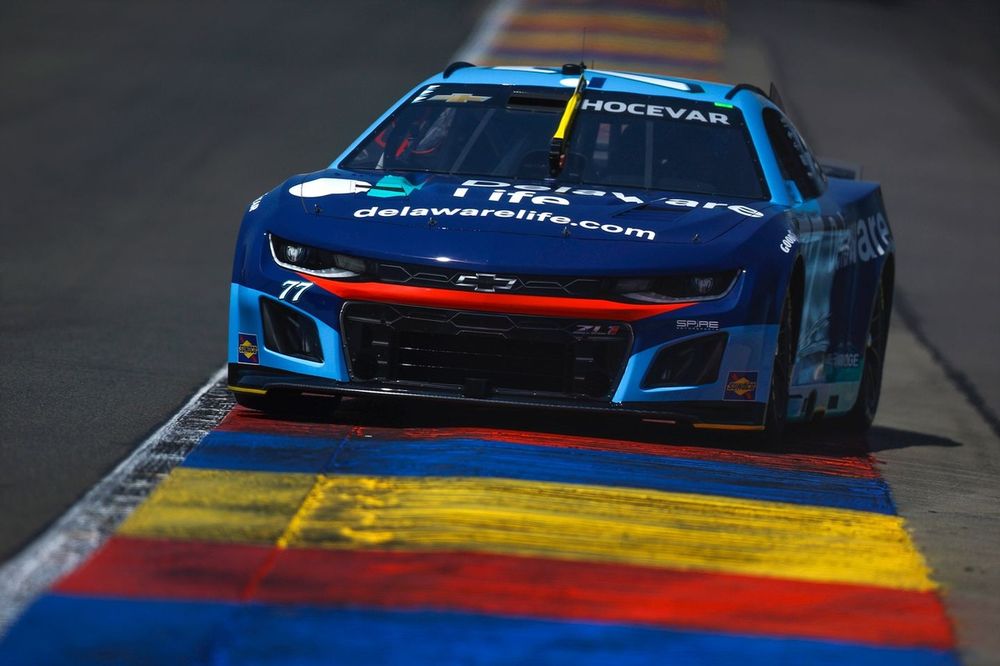 Video surfaces of pit lane confrontation between Keselowski and Hocevar