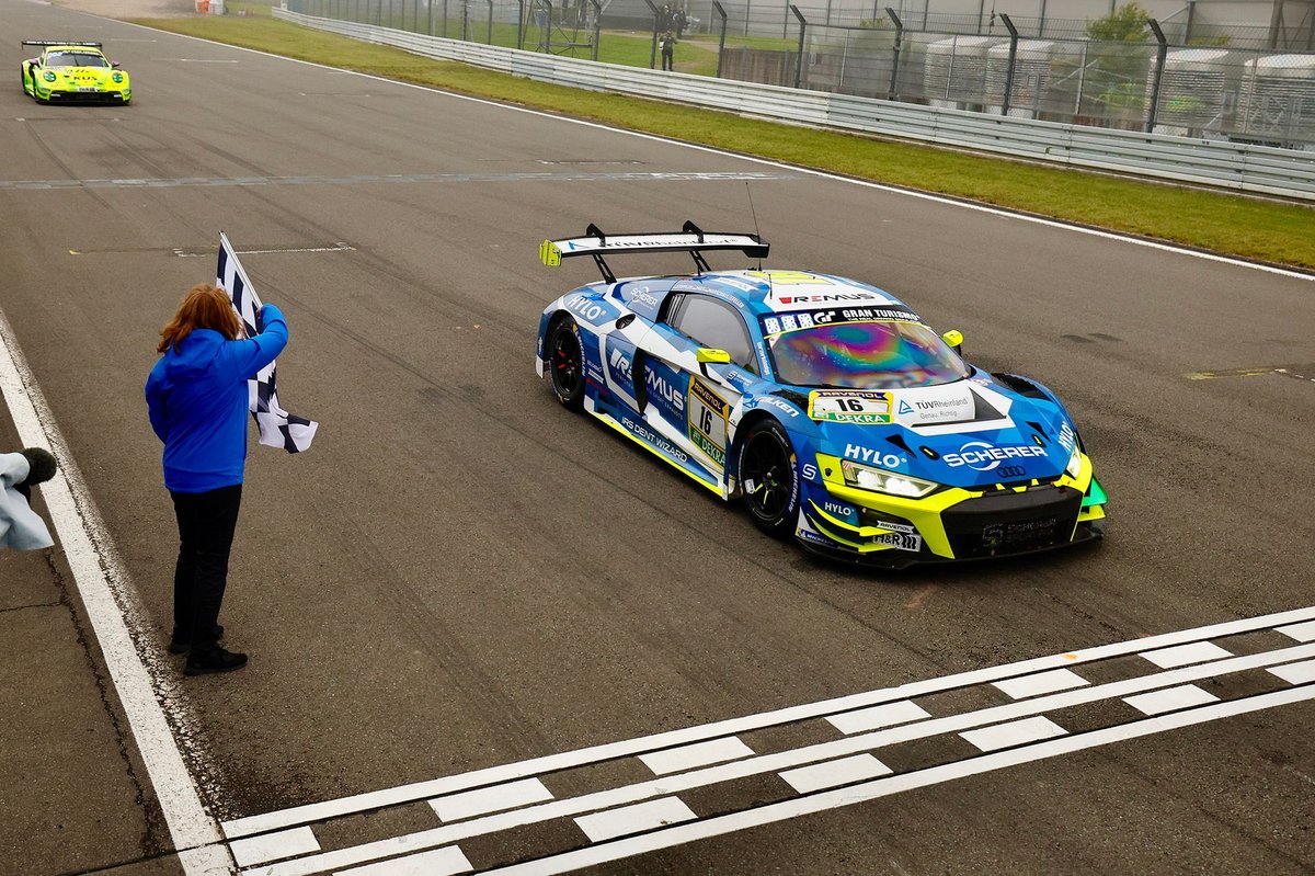 Nurburgring 24 horas: Scherer PHX Audi gana tras 14 horas de carrera detenida