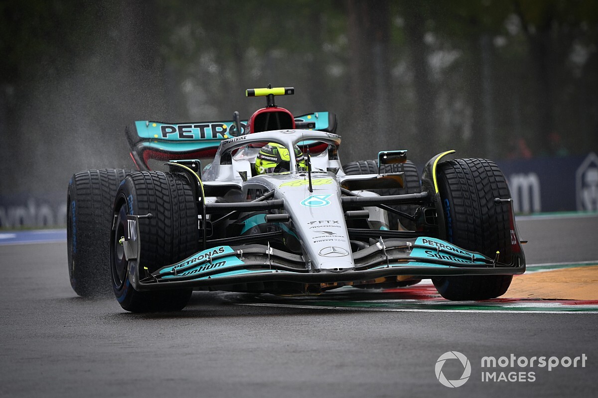Hamilton: Each F1 weekend "is a rescue" for Mercedes