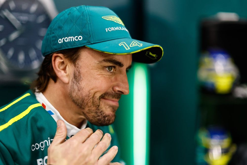 Fernando Alonso renueva con Aston Martin F1 con un acuerdo multianual