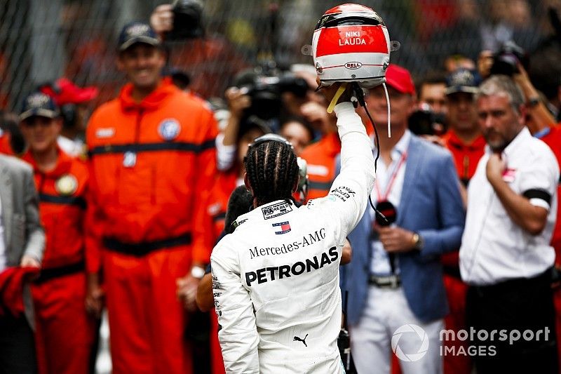 Hamilton: "Speciale Niki Lauda-helm werd last minute gemaakt"