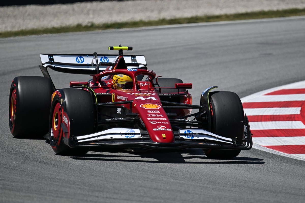 Hamilton baalt na moeizame vrijdag in Spanje: "Geen leuke dag"