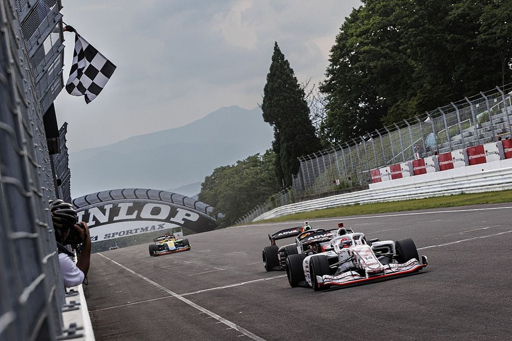 大嶋和也、長きに渡る苦戦を乗り越え殊勲の4位フィニッシュ。辛い時期を支えたルーキーレーシング豊田章男オーナーの涙にあわやもらい泣き