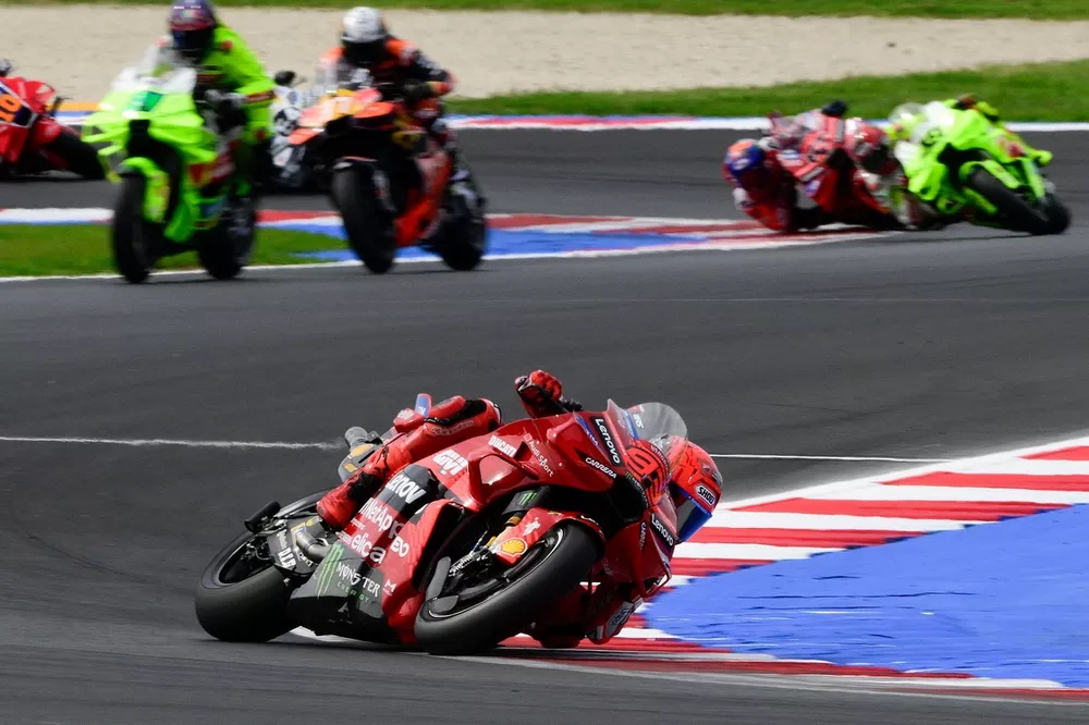 Marc Márquez vence a Bezzecchi y logra su 11° victoria de 2025 en San ...