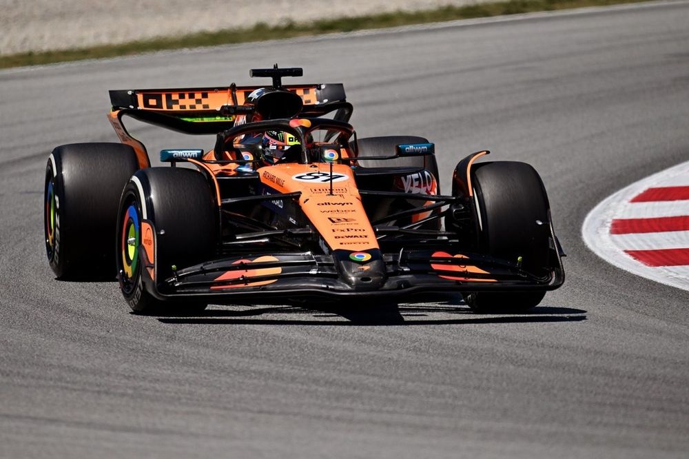 Piastri lidera la FP2 en España; Alonso sorprende 7º, a dos décimas de un McLaren