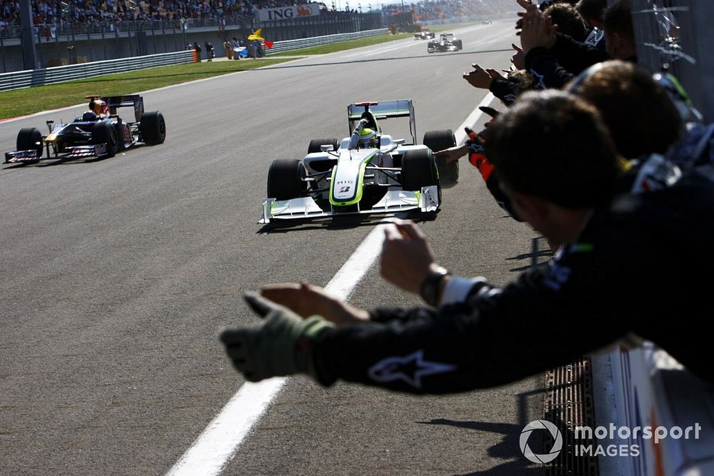 Brawn GP mühendisleri, başlangıçta 2009’daki performans seviyelerine ...