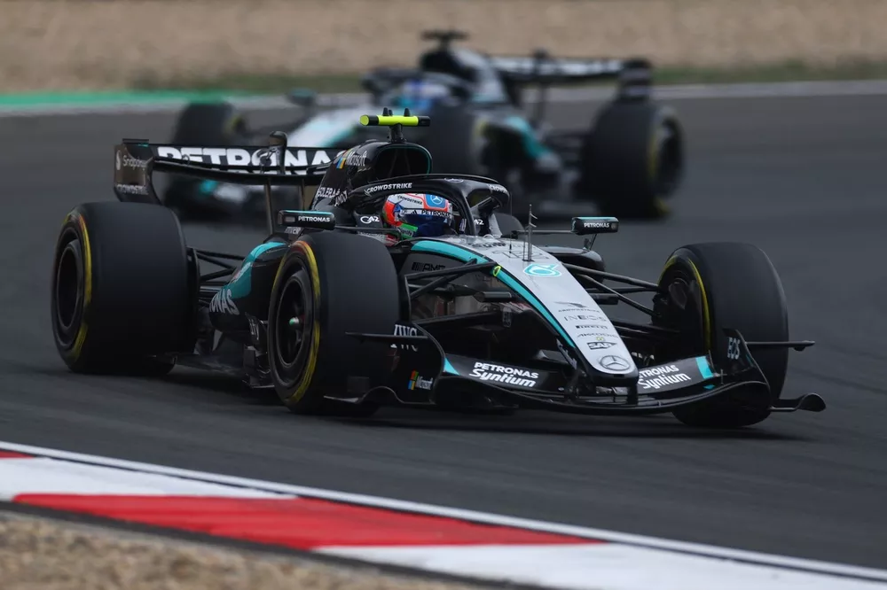 LIVE: F1 Chinese GP updates - Kimi Antonelli leads George Russell as ...