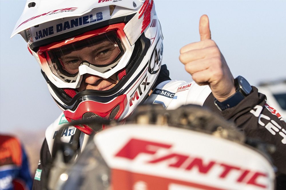 Jane Daniels riceve la medaglia Dakar Spirit per aver aiutato Miroir