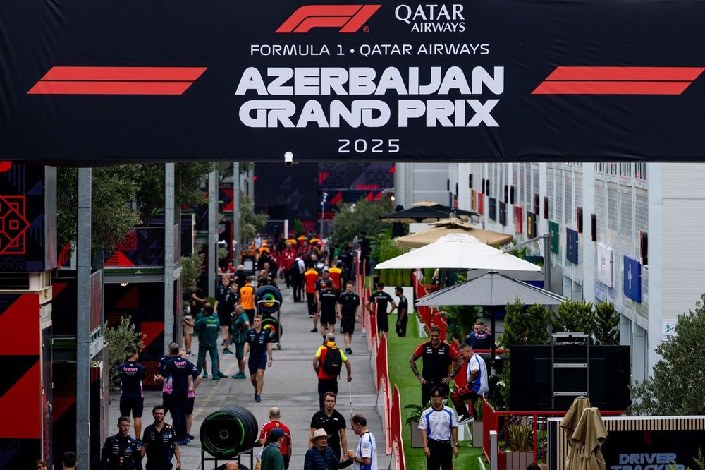 Kucing Paddock F1 GP Azerbaijan Viral di Media Sosial