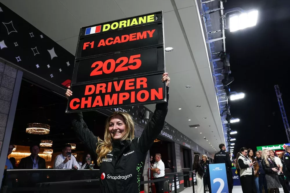 Doriane Pin crowned 2025 F1 Academy champion after gripping Las Vegas race