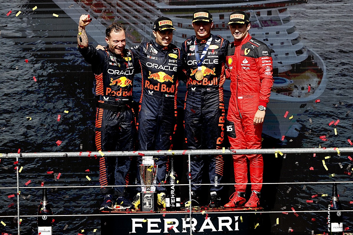 Red Bull F1 rompe su propio trofeo en Bélgica; ¡Dos seguidos!