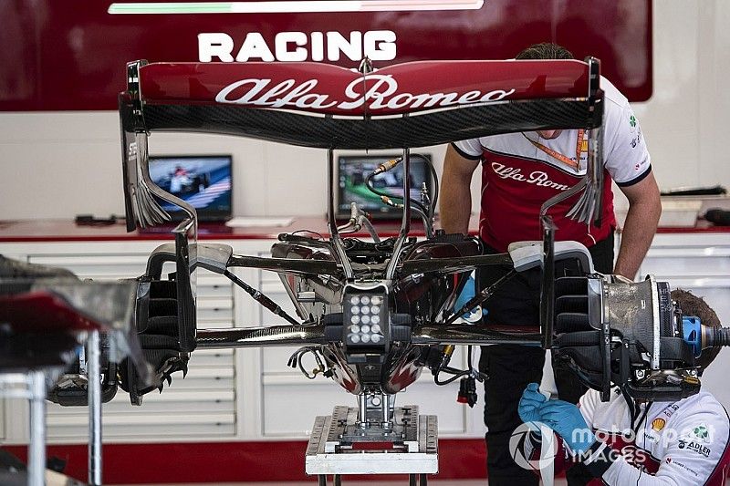 Újabb motorcsere az Alfa Romeónál, a Mercedes visszavesz a motorerőből