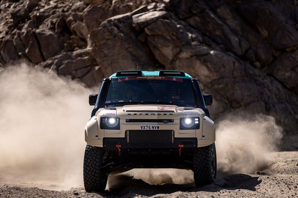 Il richiamo del deserto: per Defender il ritorno alle origini è la ...