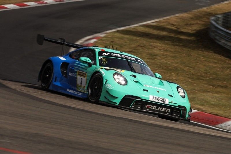 NLS1 2025: Vier Porsche bei Falken-Doppelsieg vorn