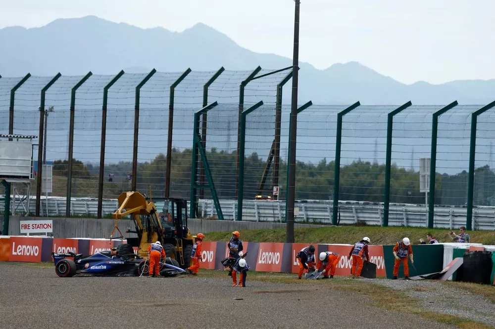Vídeo: el colmo para Sargeant, que se estrelló en la FP1 de Japón