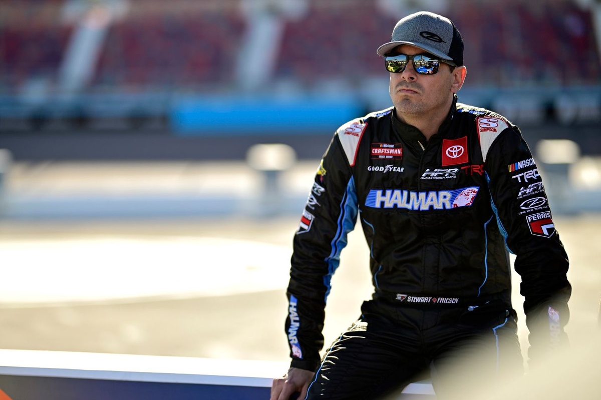 Piloto da NASCAR, Friesen tem fraturas em acidente; veja vídeo