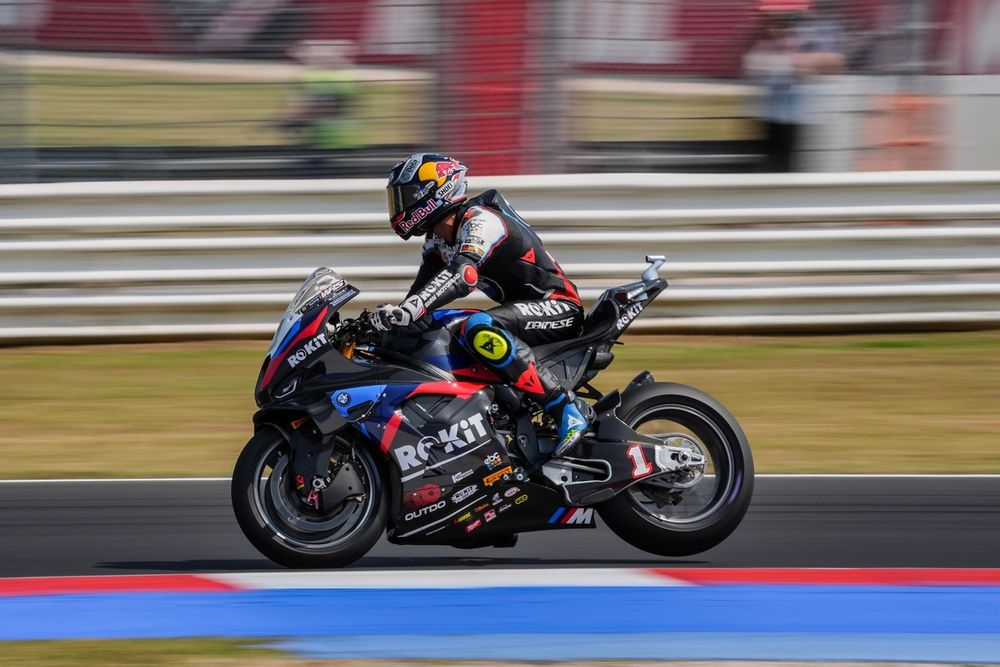 WSBK Balaton Park 1. antrenman seansı: Toprak fırtına gibi başladı