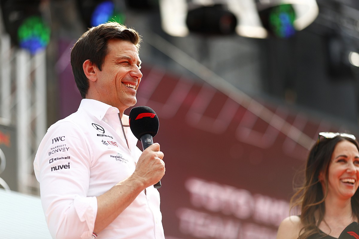 Wolff'tan Hamilton'ın tahminine yanıt: "Elimizden gelen her şeyi yapıyoruz"