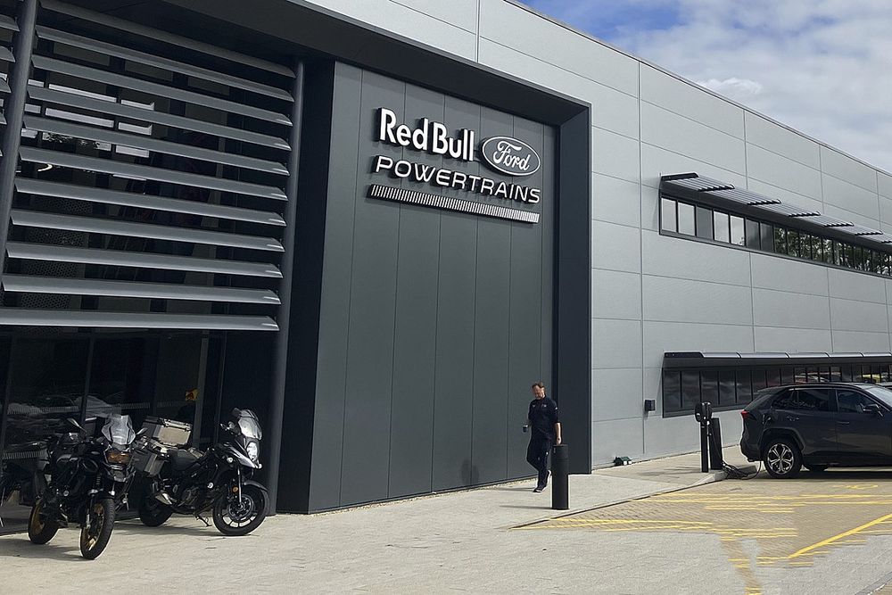 Red Bull kijkt uit naar eigen power unit: "Zenuwslopend proces"