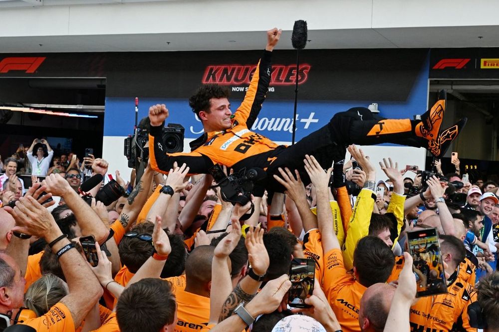 F1 | Norris: "Finalmente la vittoria, era ora! Dedicata al team"