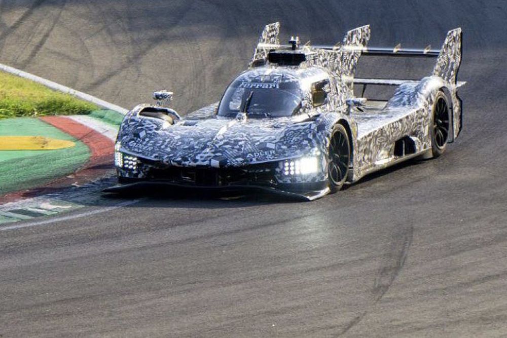 El hypercar de Ferrari vuelve a la pista y muestra un curioso detalle