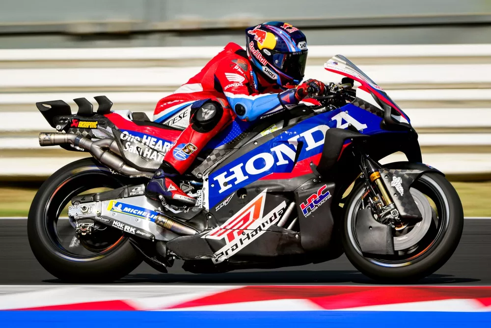 2027年からMotoGPは100%持続可能燃料に……でもホンダにとっては何も変わらない？ HRC開発室長「我々のエンジンに合う成分が何かというだけ」