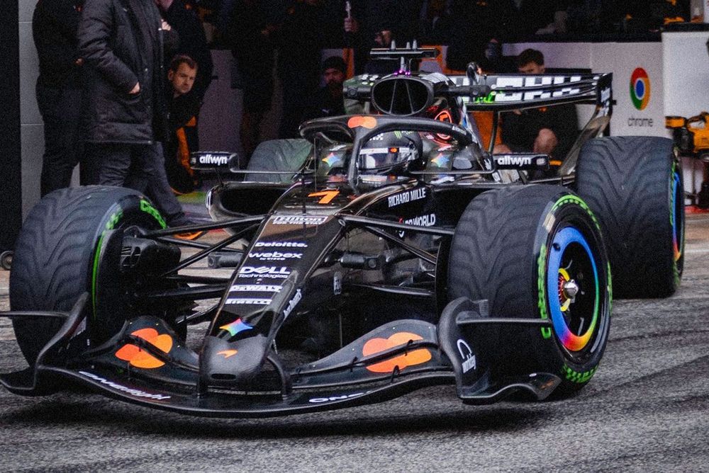 F1 | McLaren, via alla nuova era: ecco la MCL40 nel suo esordio in ...