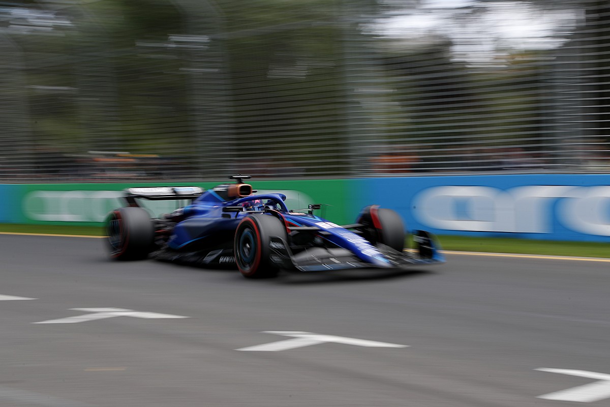 VIDEO: Stevige crash Albon zorgt voor rode vlag tijdens GP Australië