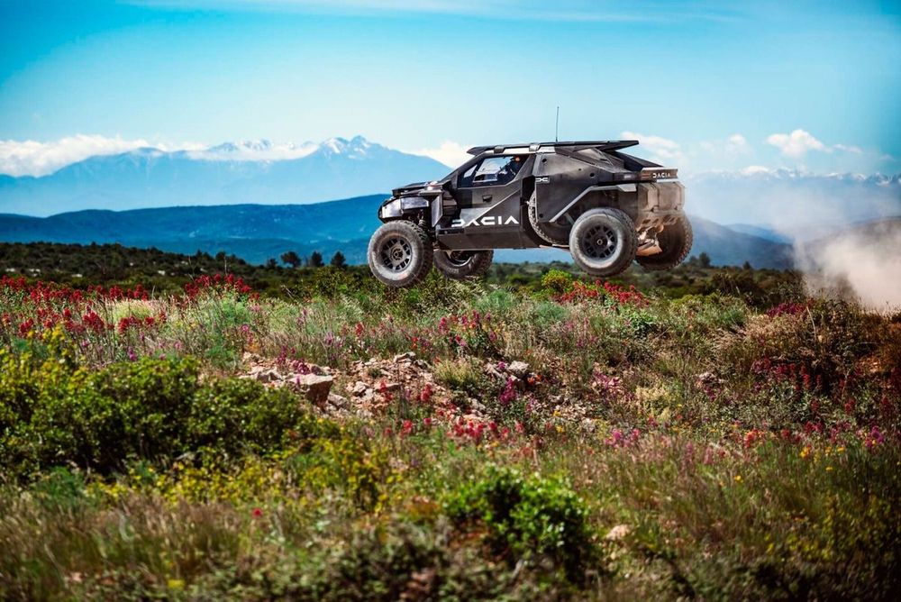 Dacia completa con éxito las primeras pruebas de su coche del Dakar 2025