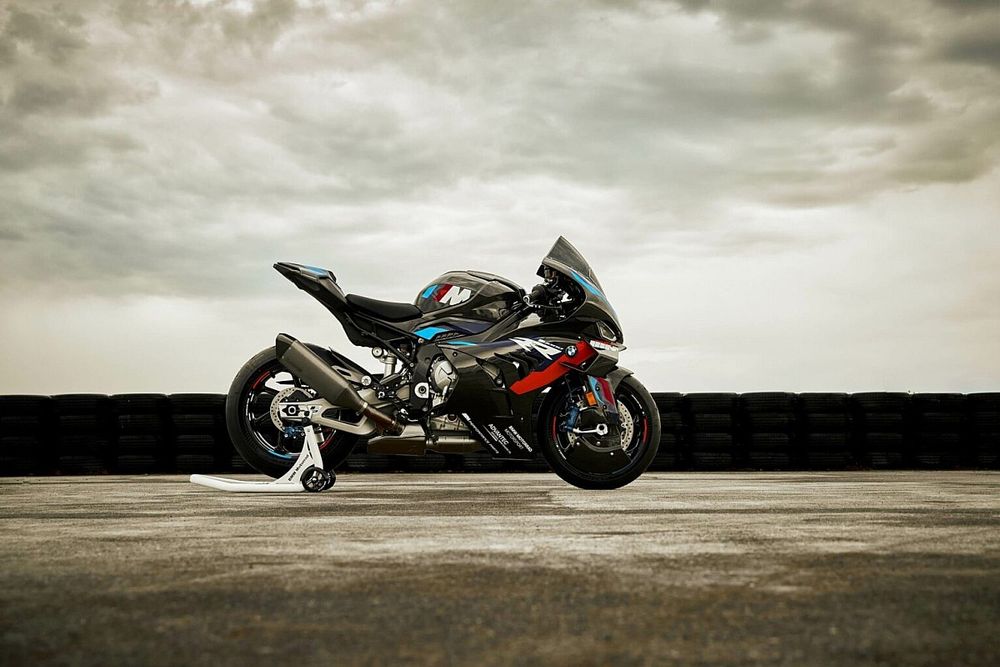 BMW M1000RR 2023: Pabrikan Turun Langsung untuk Pengembangan
