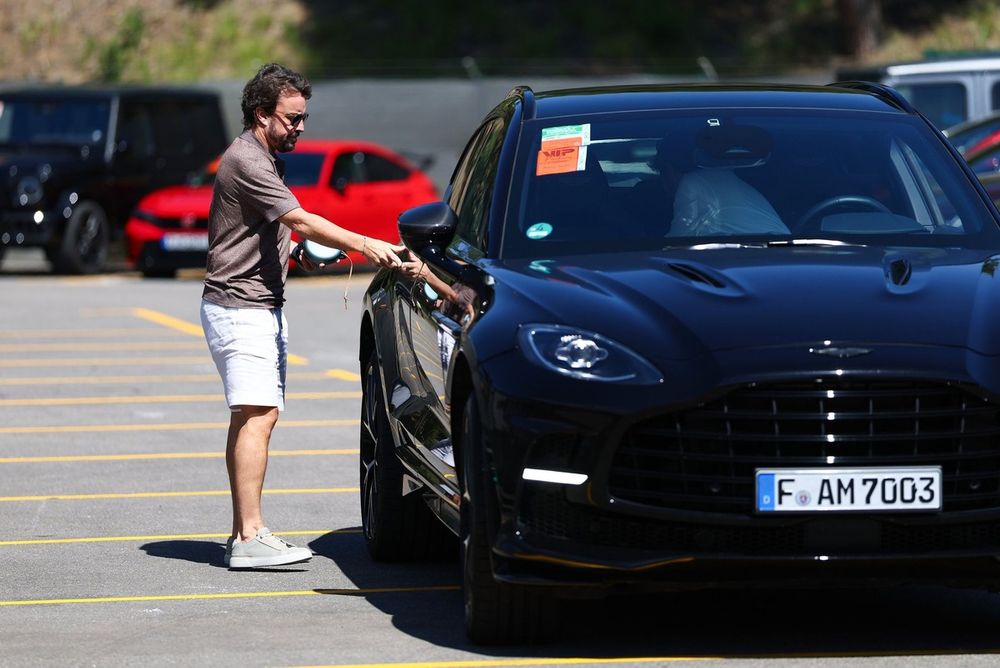 LIVE: F1 Spanish GP updates - drivers facing the media, flexi-wing and ...