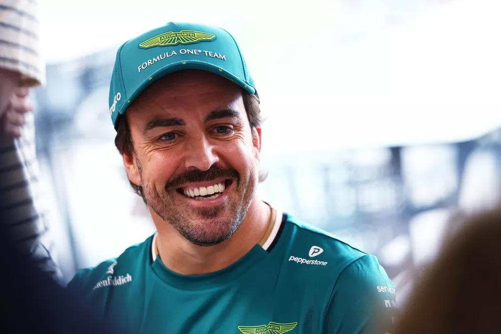 Fernando Alonso shows off £2.5m ultra-rare Aston Martin on "perfect ...