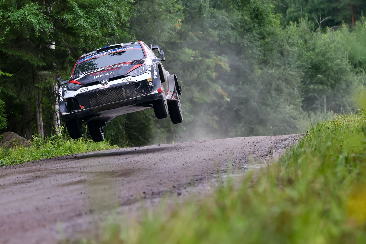 WRC Finlandia: Rovanpera encabeza un 1-2-3 de Toyota