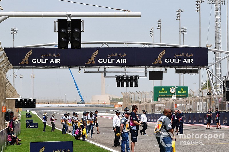FIA installs extra set of start lights on Bahrain grid
