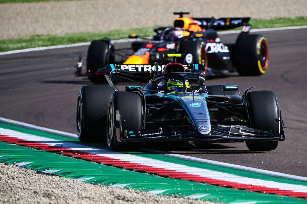 Hamilton over moment met Verstappen VT1 Imola: "Was mijn fout"