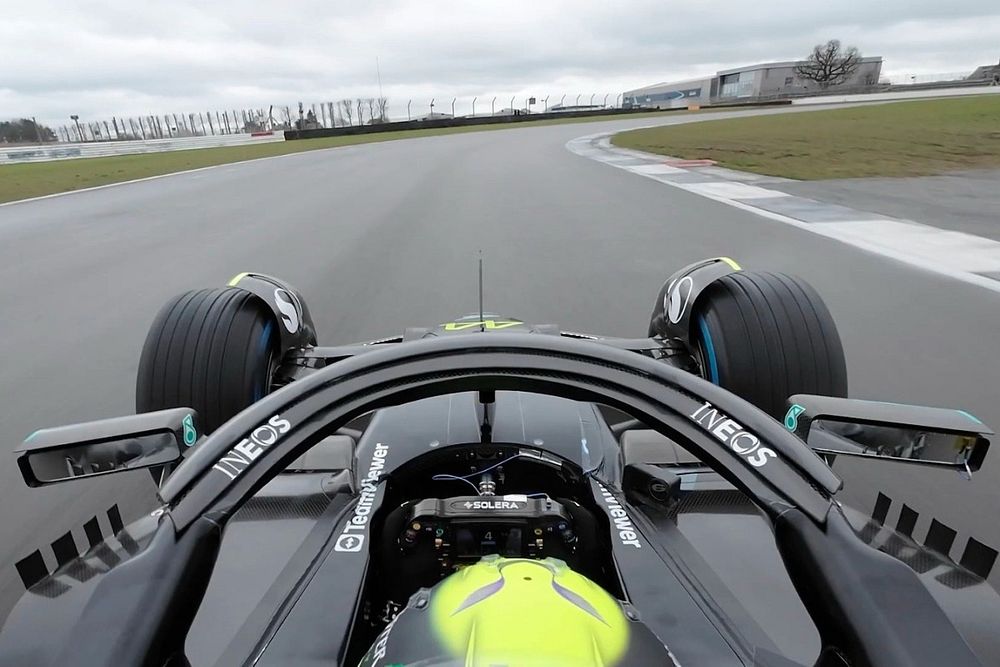 Mercedes, W14'ün ilk araç üstü görüntüsünü yayınladı