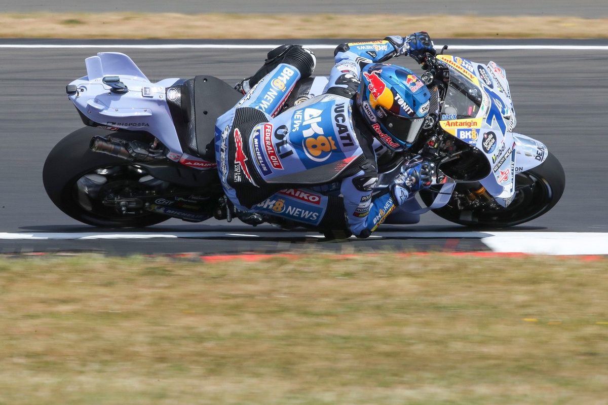 Alex Márquez pulveriza el récord de Silverstone; Marc, caída y cuarta ...