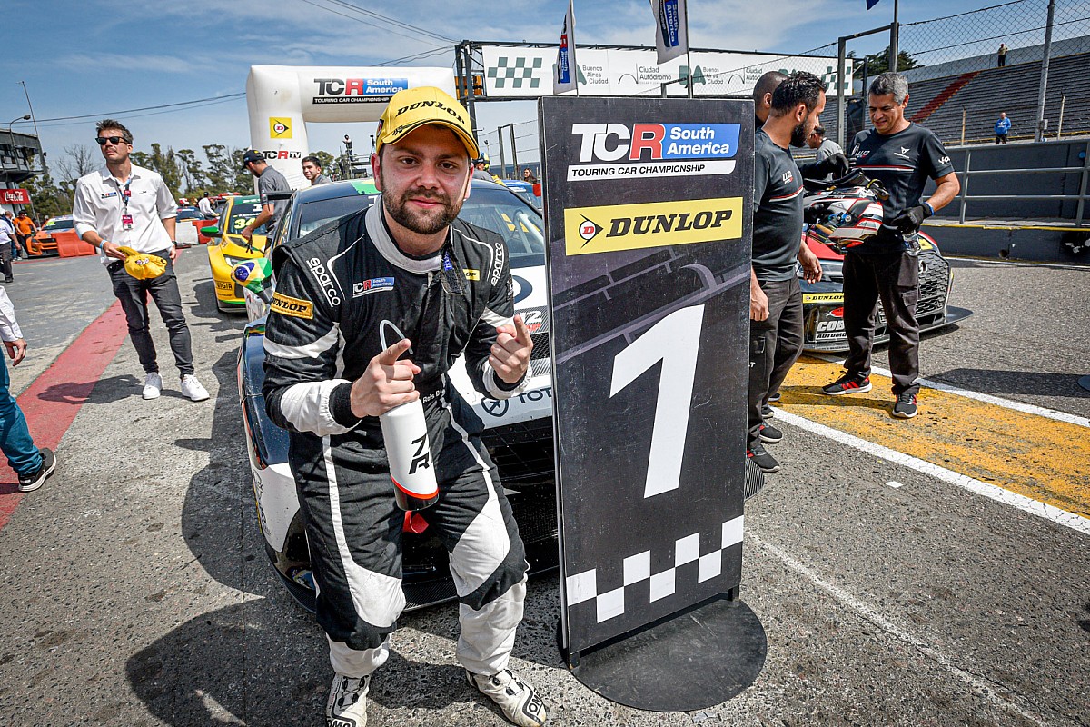 Raphael Reis em busca do título do TCR South America em San Juan