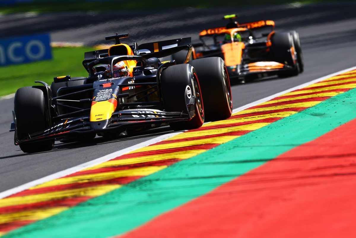 What does moving under braking in F1 mean and what are the rules?