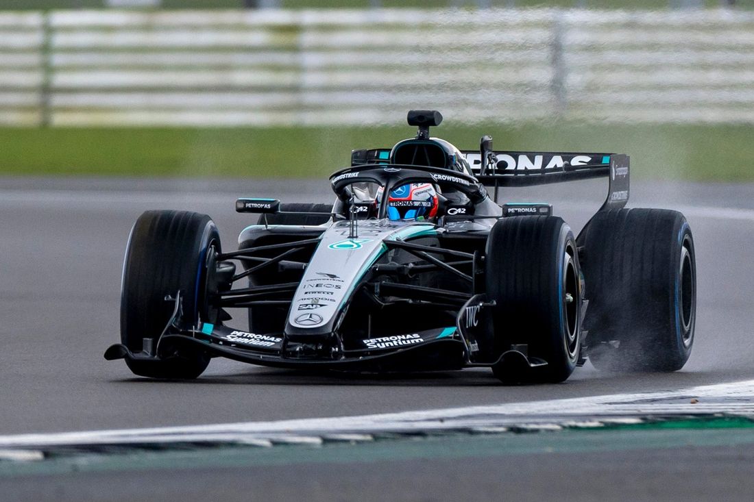 Galería: primeras imágenes del Mercedes W17 en pista Fórmula 1