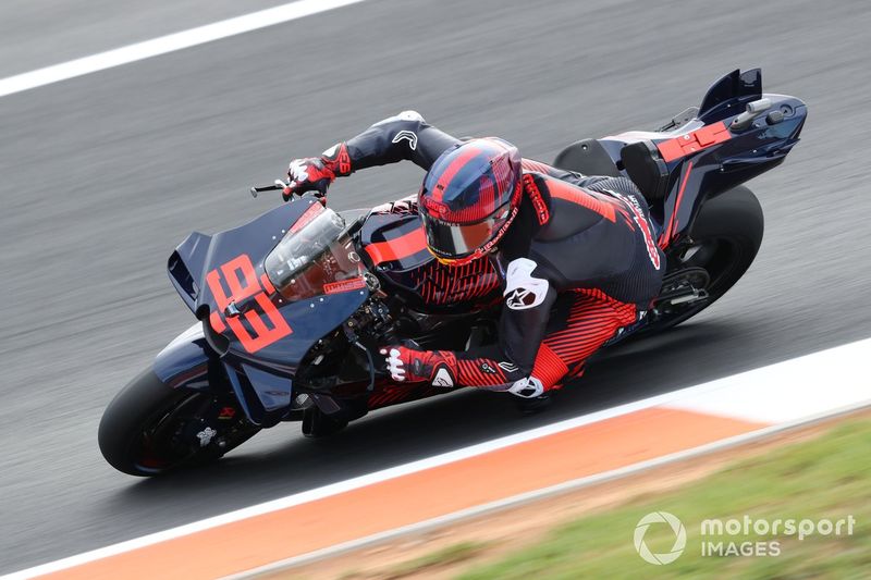 Ça y est, Marc Márquez a pris le guidon de la Ducati