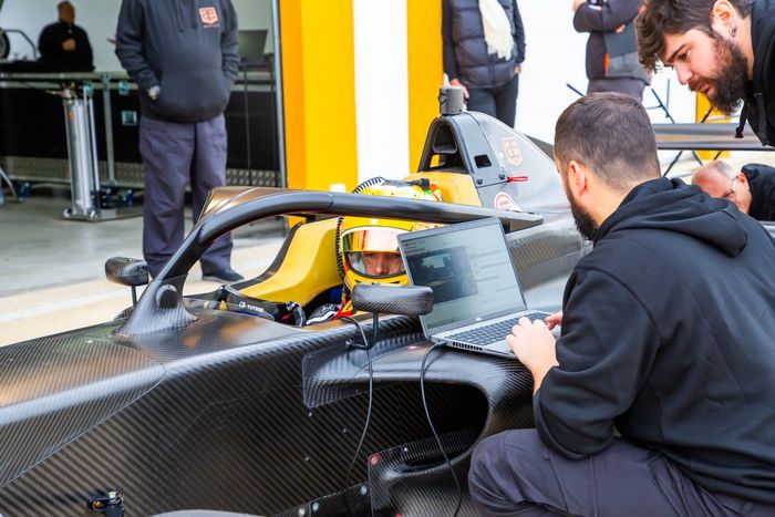 Fotos: el TC Racing de Courtois y Merhi ya ha completado sus primeros test