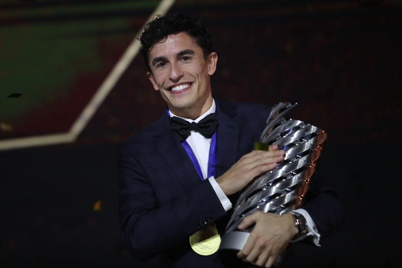 Marc Márquez a reçu son trophée de champion 2025