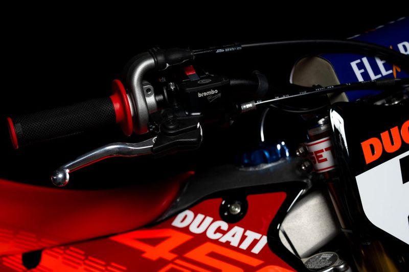 Cross | Ducati: presentata la Desmo450 MX e il team Factory