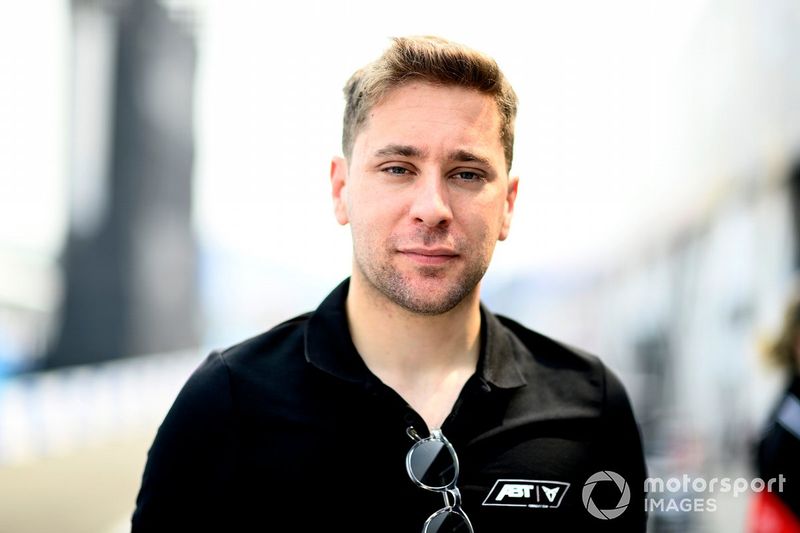 Robin Frijns Profile - Bio, News, High-Res Photos & High Quality Videos