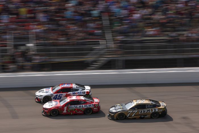 Alex Bowman unhurt after massive hit that red flags Michigan Cup race