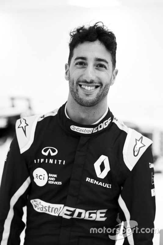 Ricciardo, Renault'nun yarış tulumunu ilk kez giydi