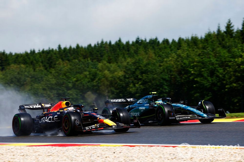 Alonso explica por qué admira a un Verstappen "muy normal"